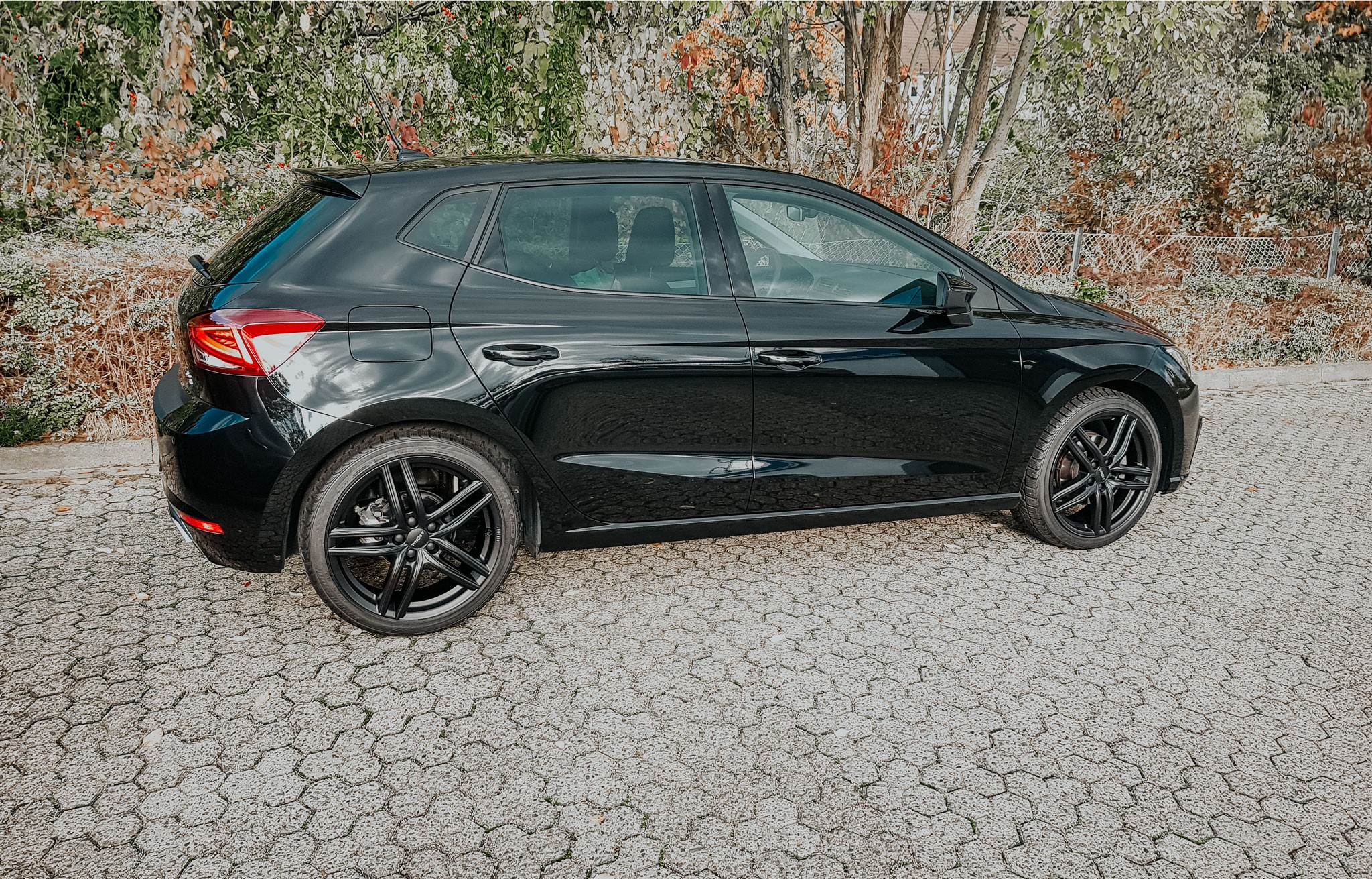 Ronal R65 jetblack-matt 6.5x16 ET37 - LK5/110 ML65 | Felge - Alu - RSU.de