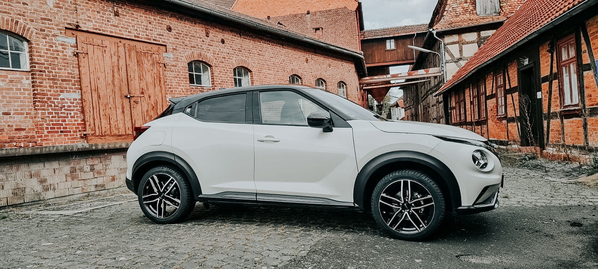 Dezent TR black polished 8x18 ET48 - LK5/112 ML70.1 | Felge - Alu - RSU.de