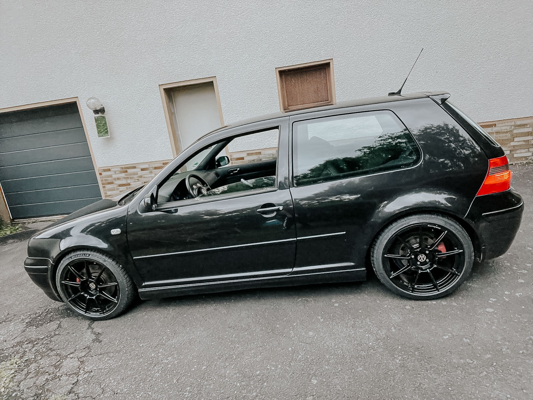 Autec Typ CR - ClubRacing schwarz 8.5x19 ET30 - LK5/112 ML70 | Felge ...